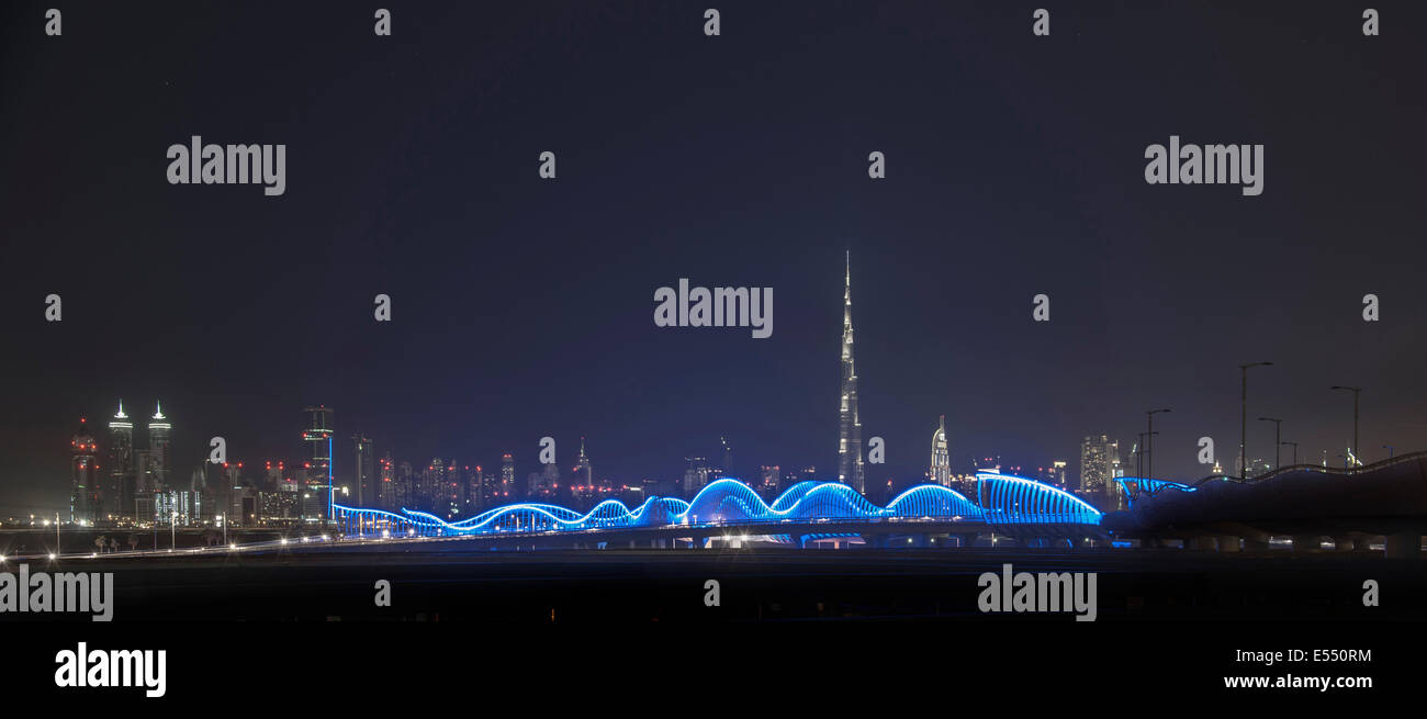 Meydan bridge dubai uae Banque de photographies et d’images à haute ...