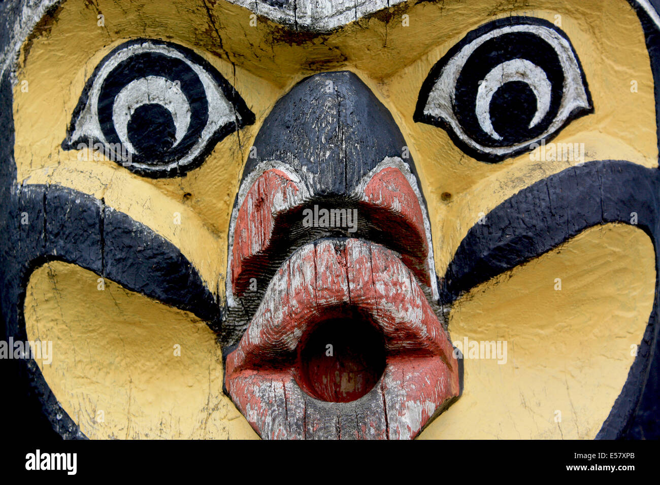 Large totem head Banque de photographies et d’images à haute résolution ...