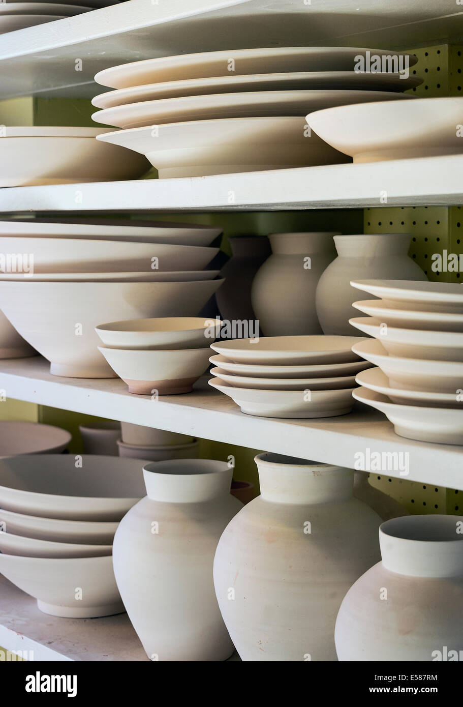 Faience clay Banque de photographies et d’images à haute résolution - Alamy