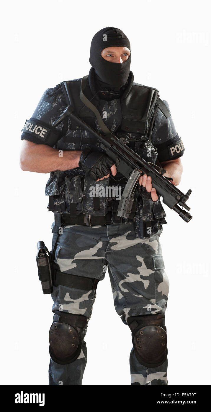 Officier de police de fusil d'assaut Photo Stock - Alamy