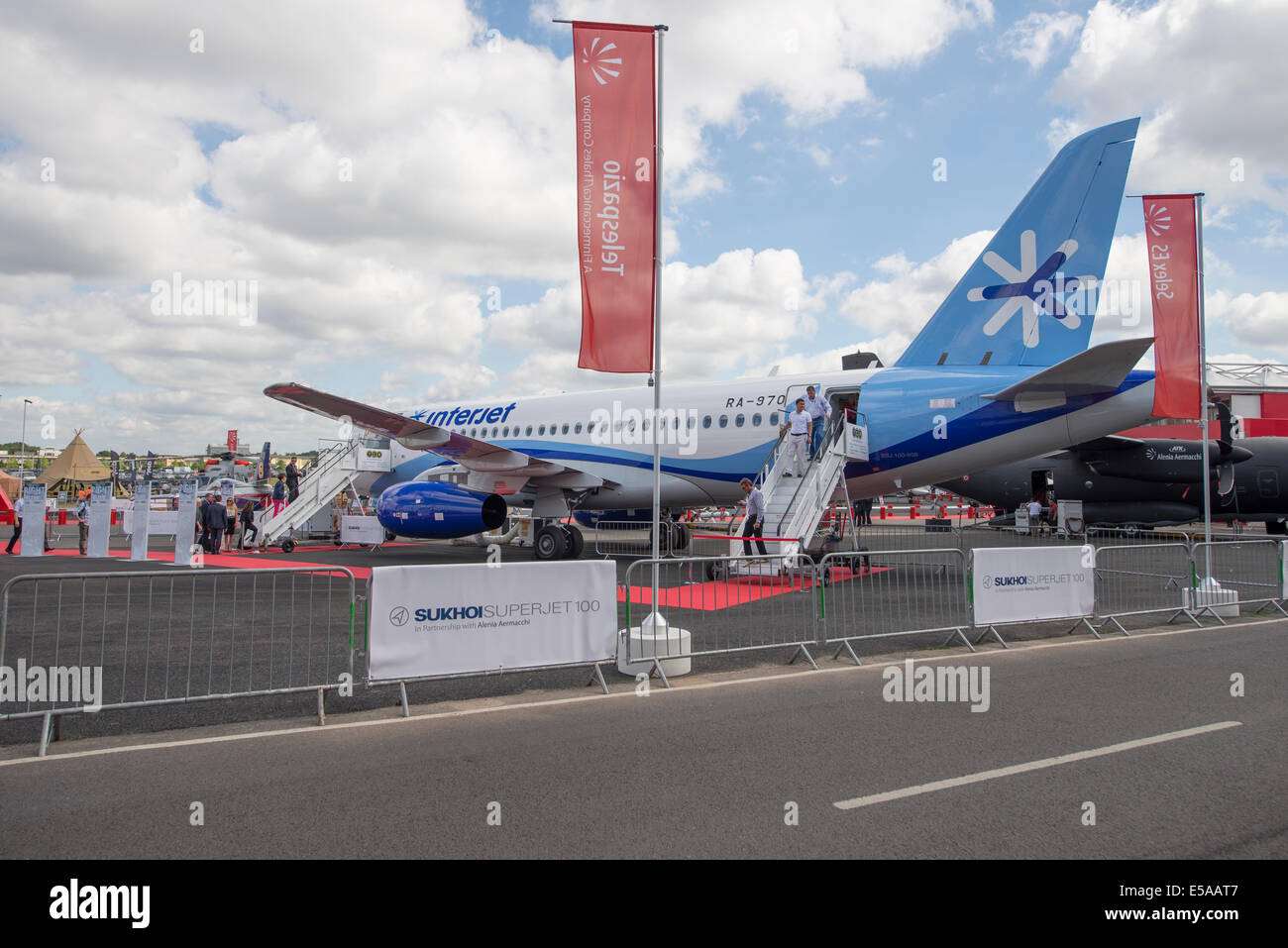 Su95 sukhoi superjet 100 Banque de photographies et d’images à haute ...