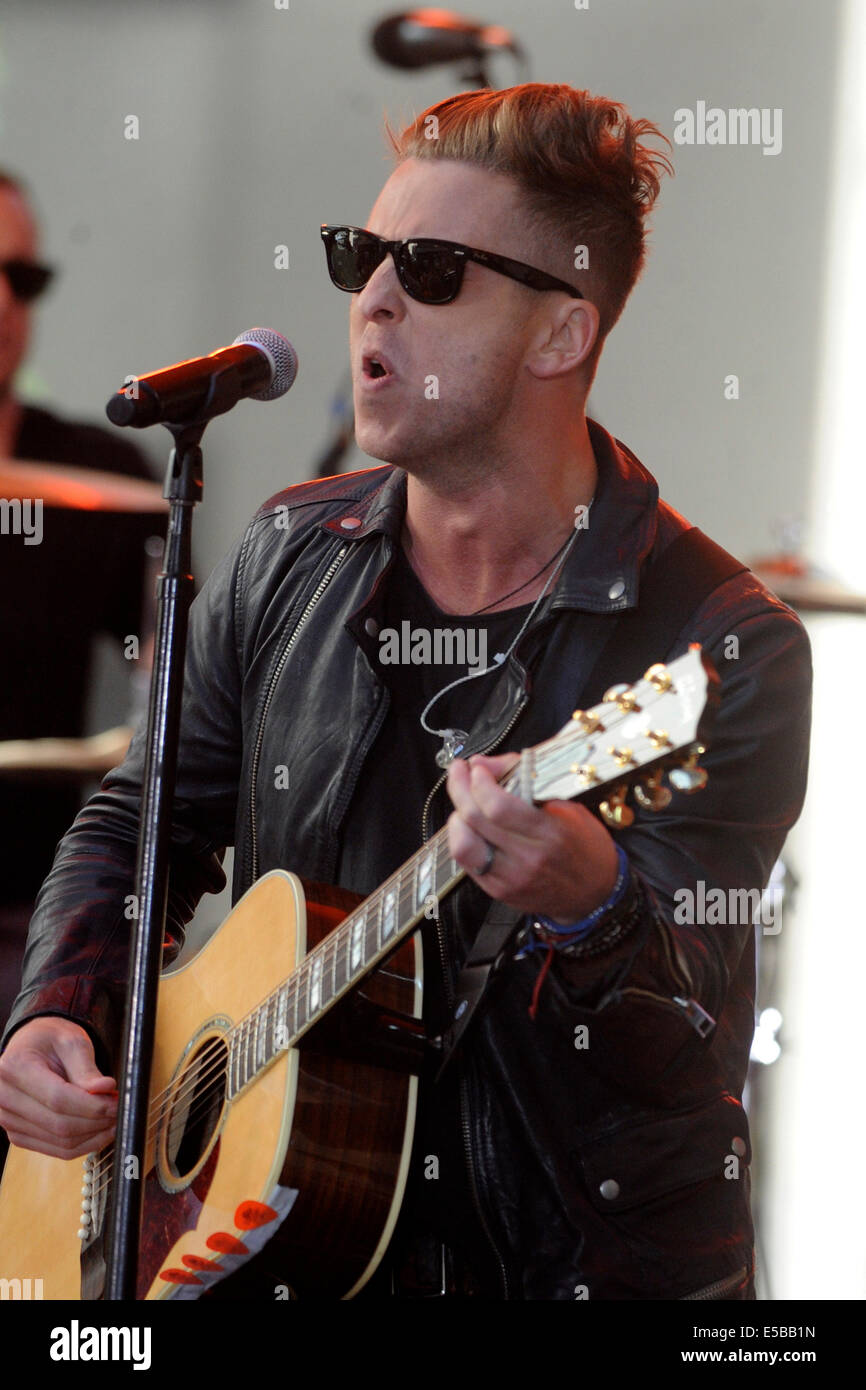 Onerepublic lead singer ryan tedder Banque de photographies et d’images ...