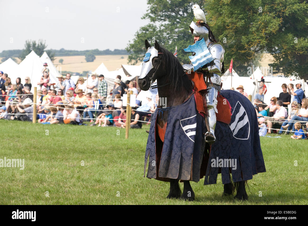 Medieval knight costume Banque de photographies et d’images à haute ...