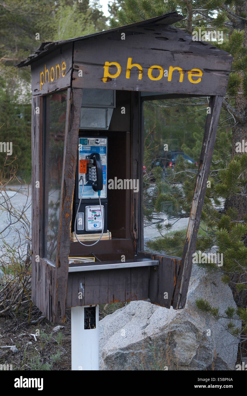 Wooden telephone booth Banque de photographies et d’images à haute ...