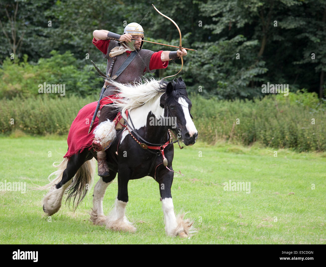 Une démonstration de cavalerie romaine impériale typique armes et ...