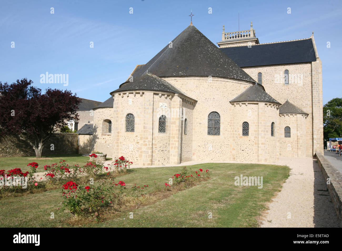 France, Bretagne, Morbihan, golfe du Morbihan, presqu'ile de rhuys, chevet roman de l'eglise ...