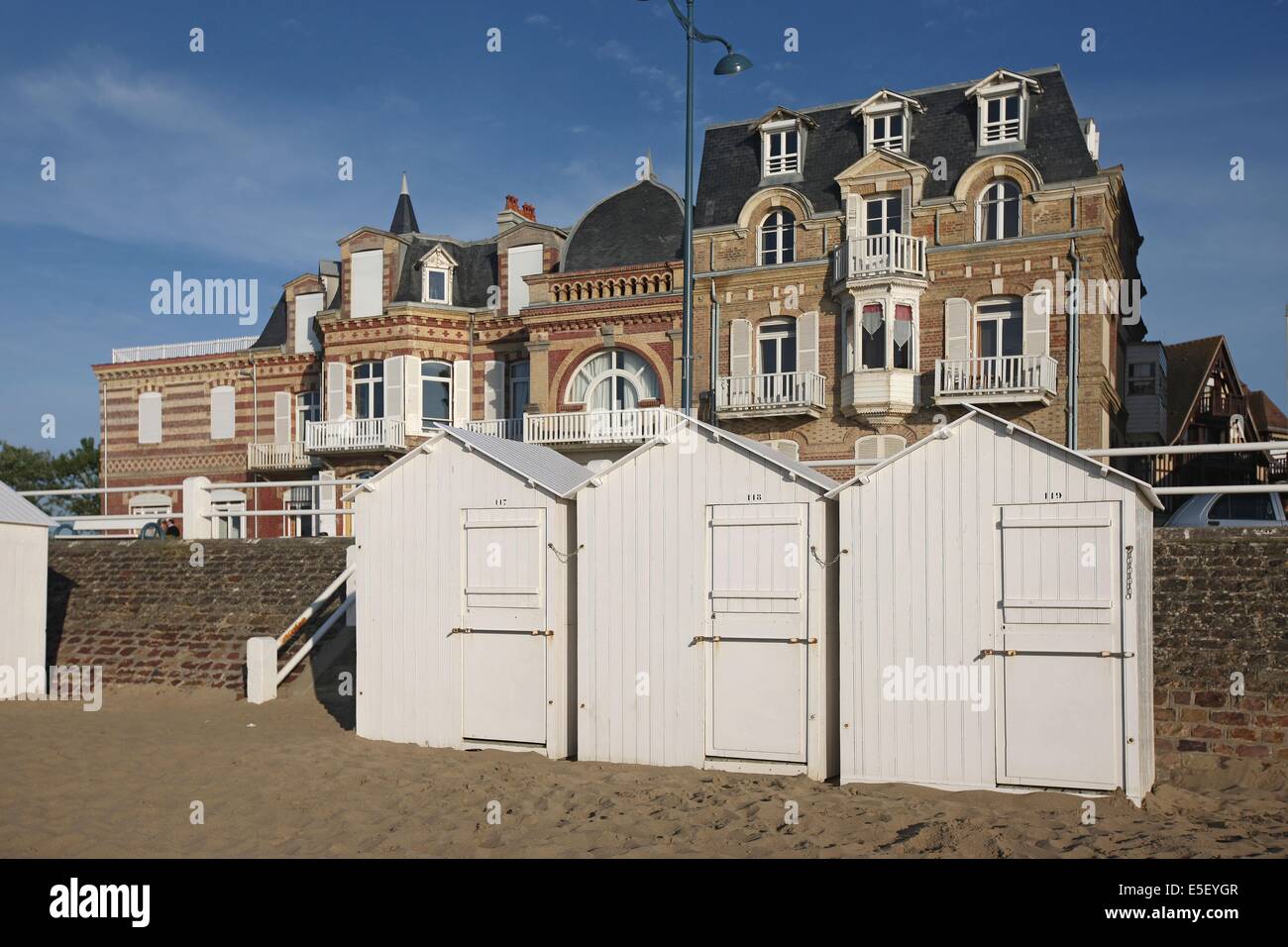 France, Basse Normandie, calvados, cote fleurie, villers-sur-mer, plage, villas belle époque ...