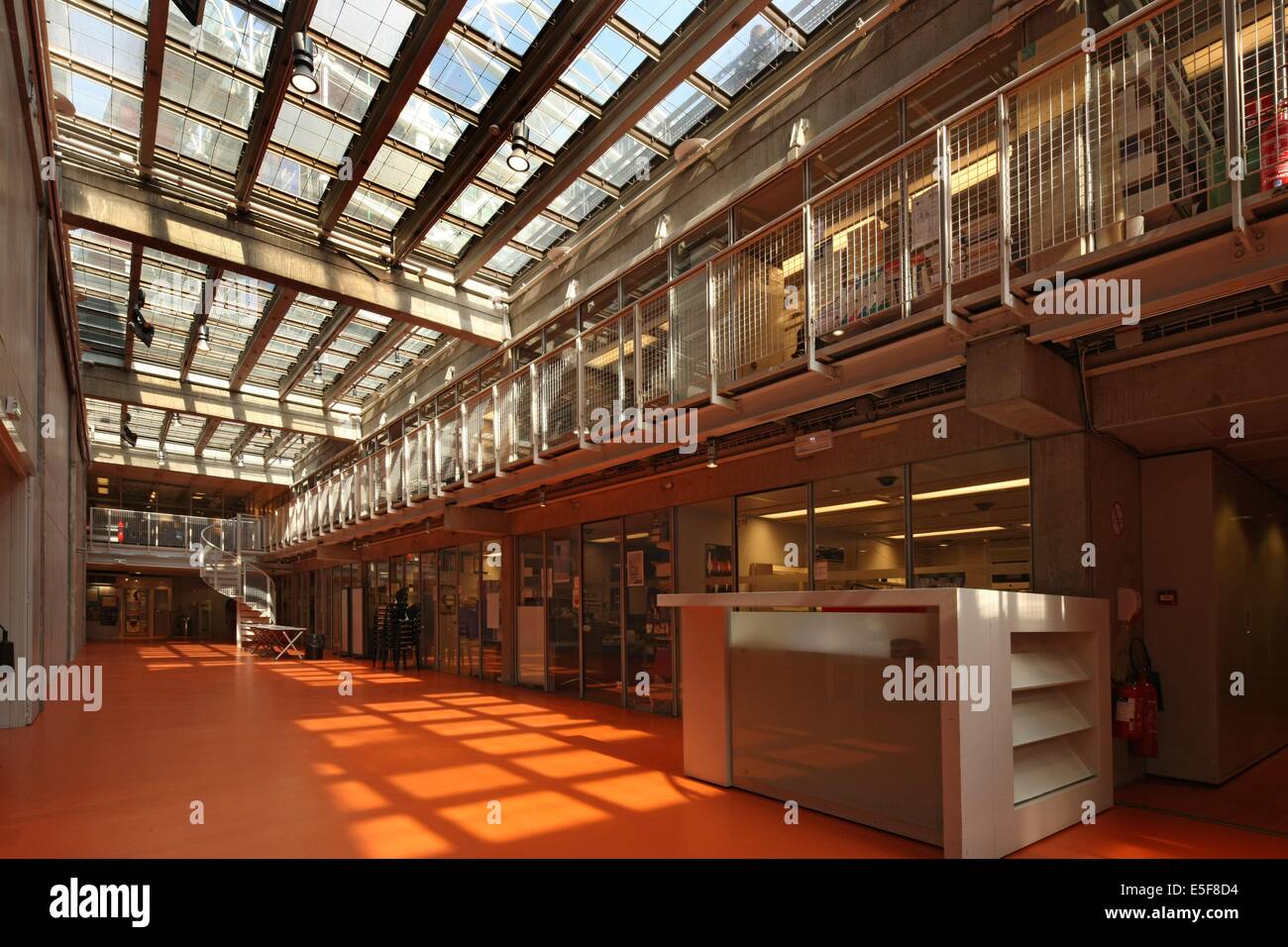 France, ile de france, paris 4 e arrondissement, place stravinsky, ircam, sous la verrière ...