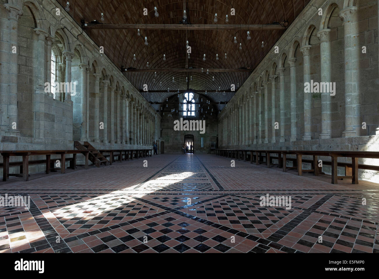 Réfectoire médiéval dans le monastère du Mont Saint-Michel, Mont Saint ...