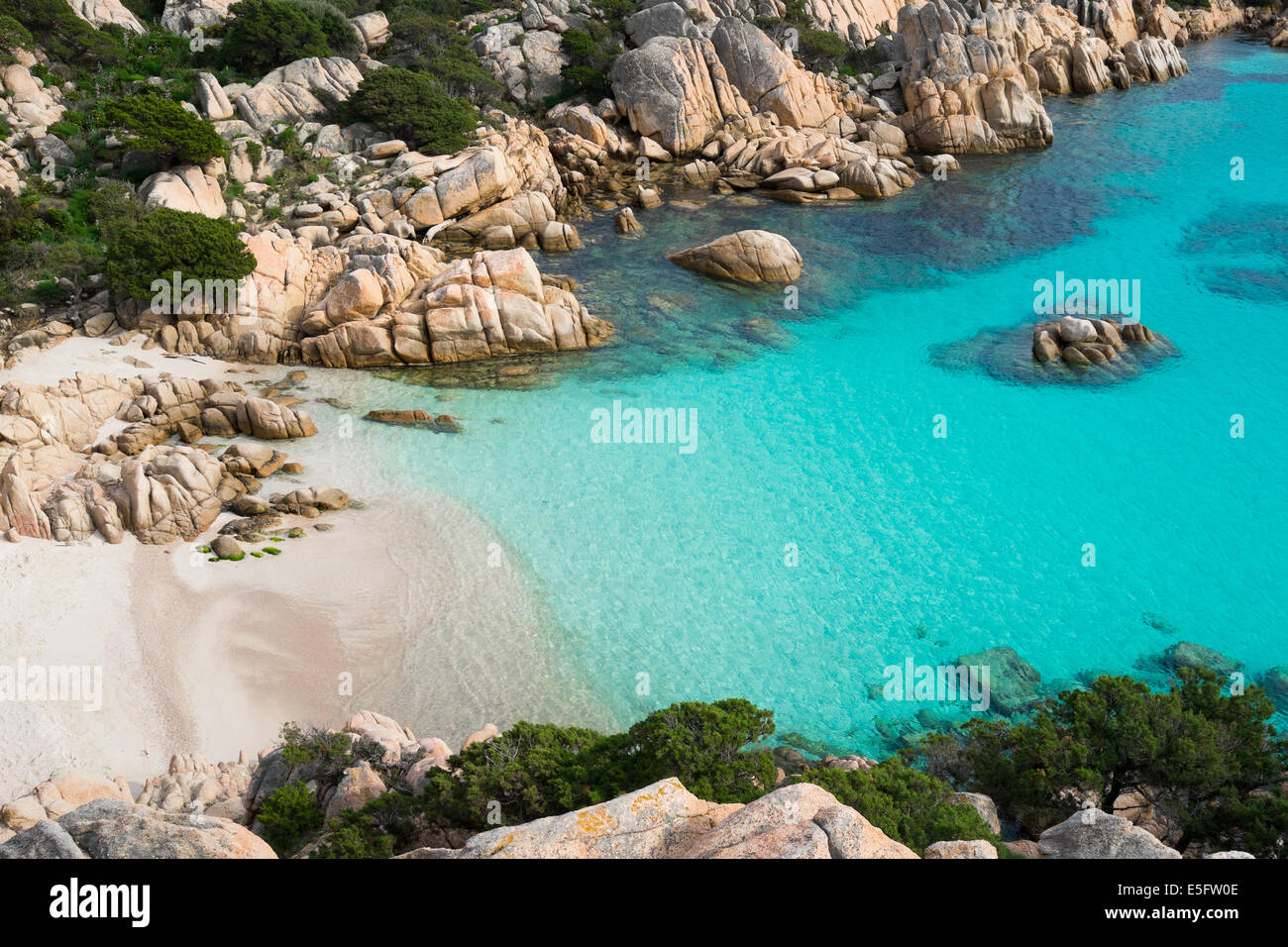 Plage de Cala Coticcio dans l'île de Caprera, Sardaigne, Italie Photo ...