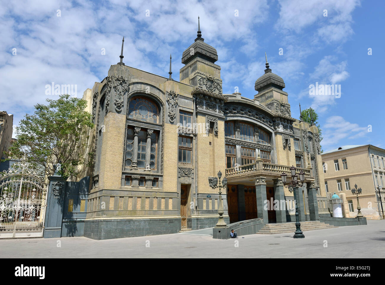Opera house baku azerbaijan Banque de photographies et d’images à haute ...