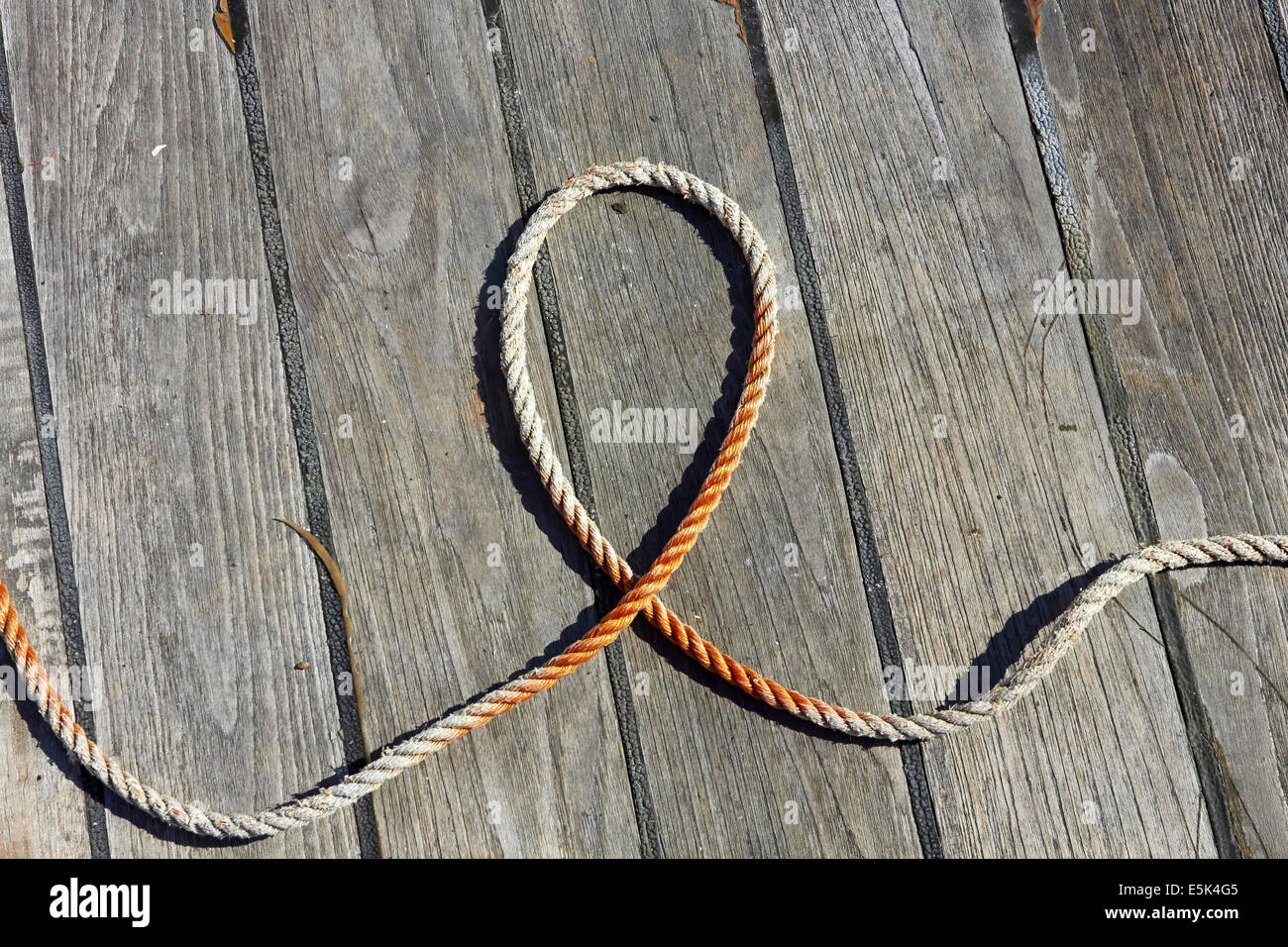 Planches Et Corde Banque d'image et photos - Alamy