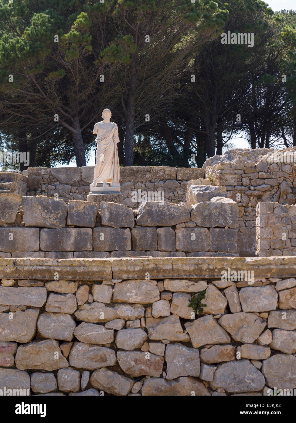 Copie de la statue d'Esculape d'Empuries. Musée d'Empuries détient ...
