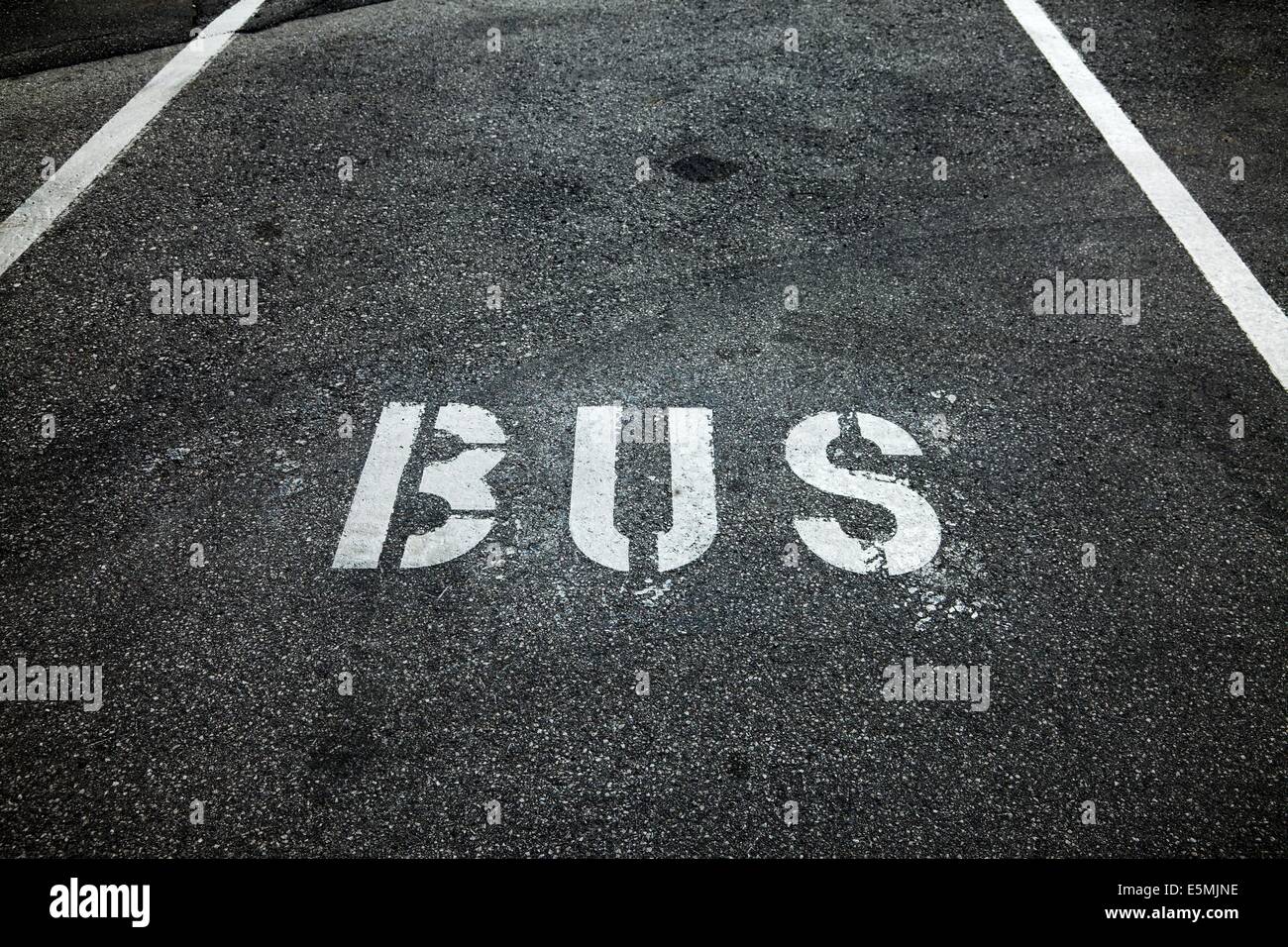 Voie de bus Banque de photographies et d’images à haute résolution - Alamy