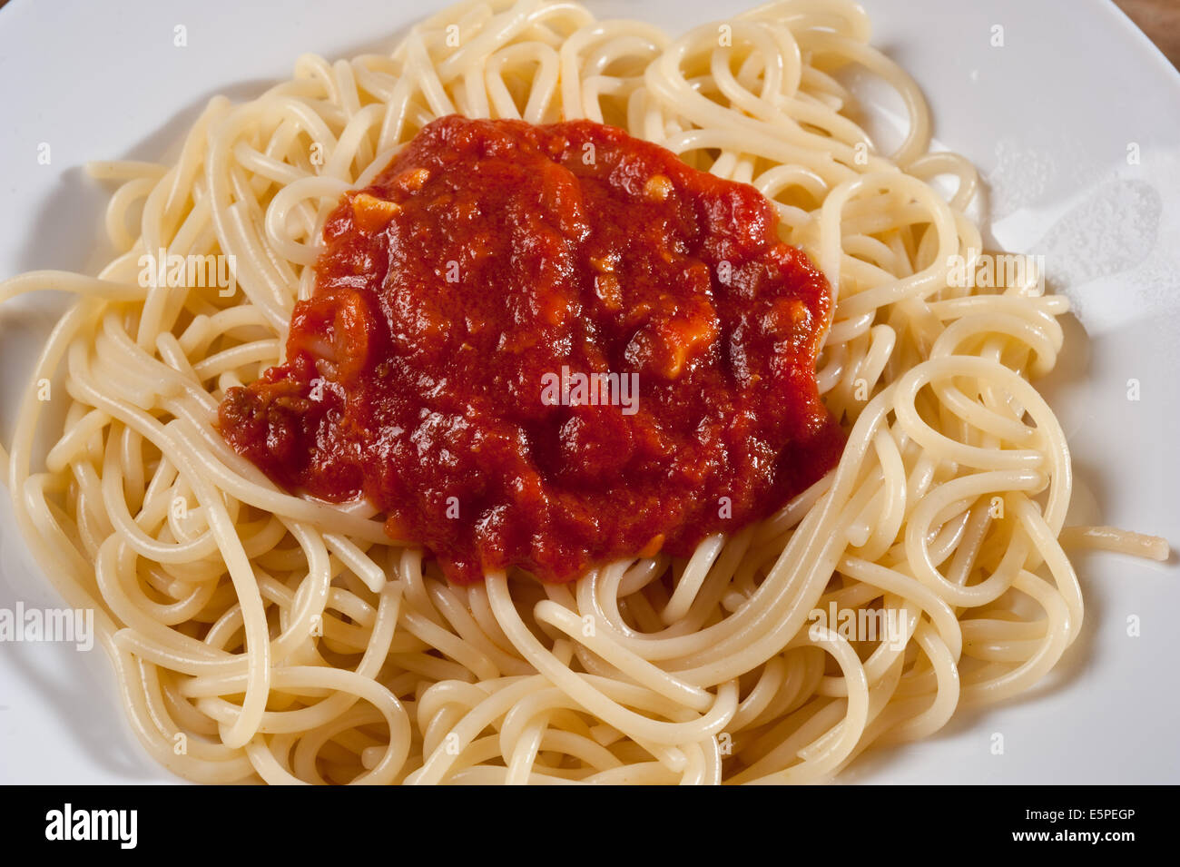 Plat de spaghetti italien Banque de photographies et d’images à haute ...