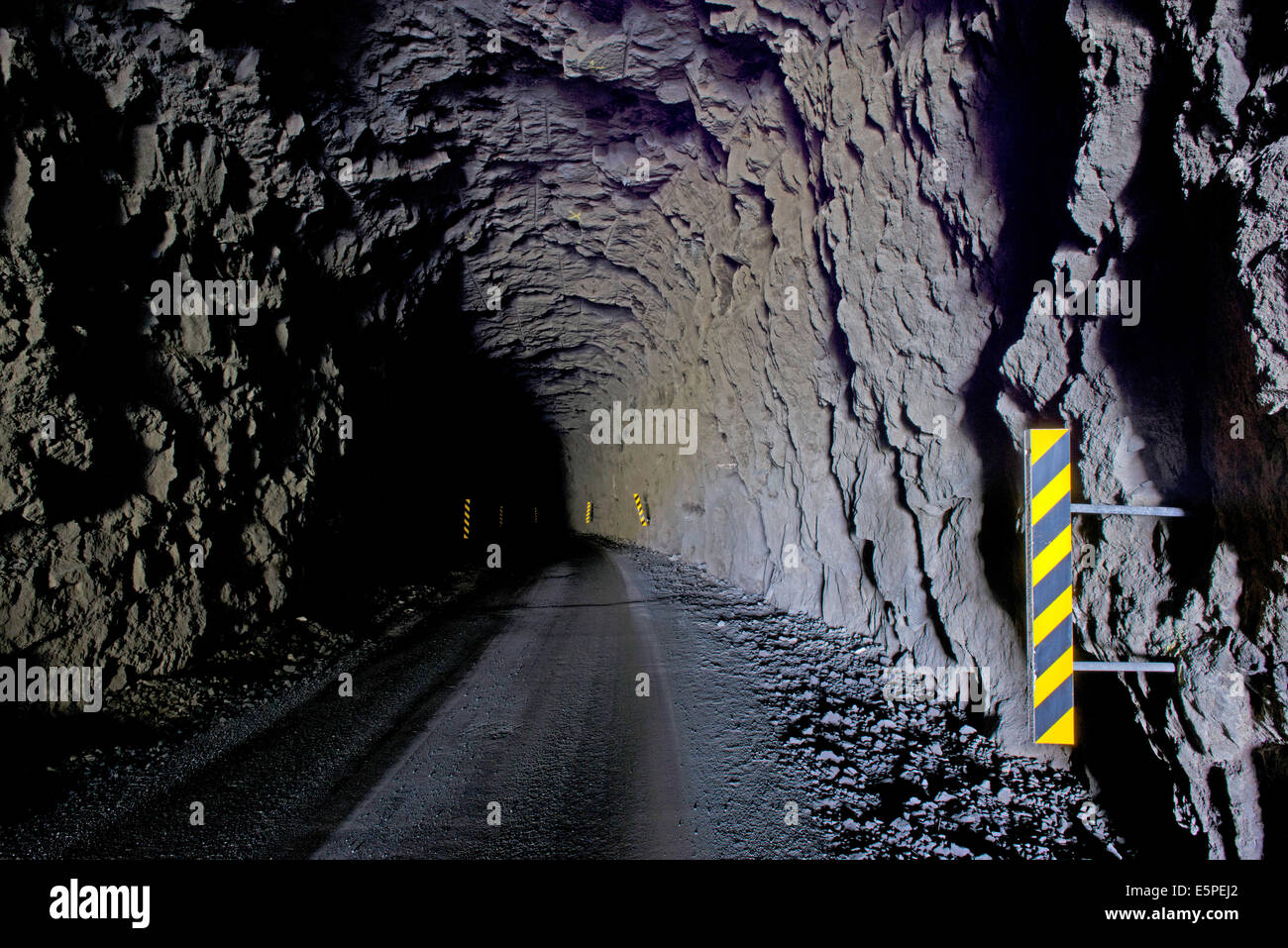 Tunnel unique Banque de photographies et d’images à haute résolution ...