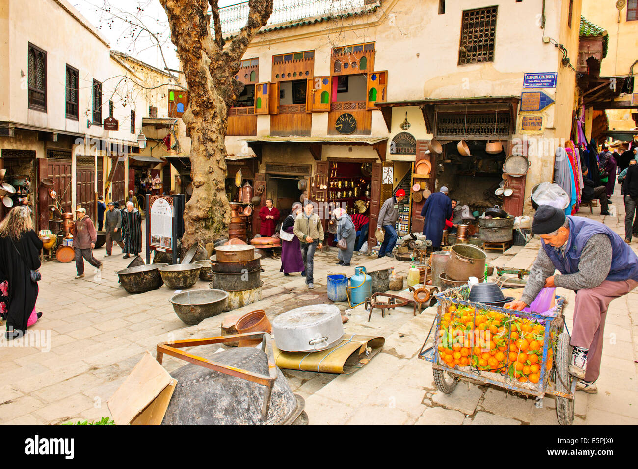 Artefacts marocains Banque de photographies et d’images à haute résolution - Alamy