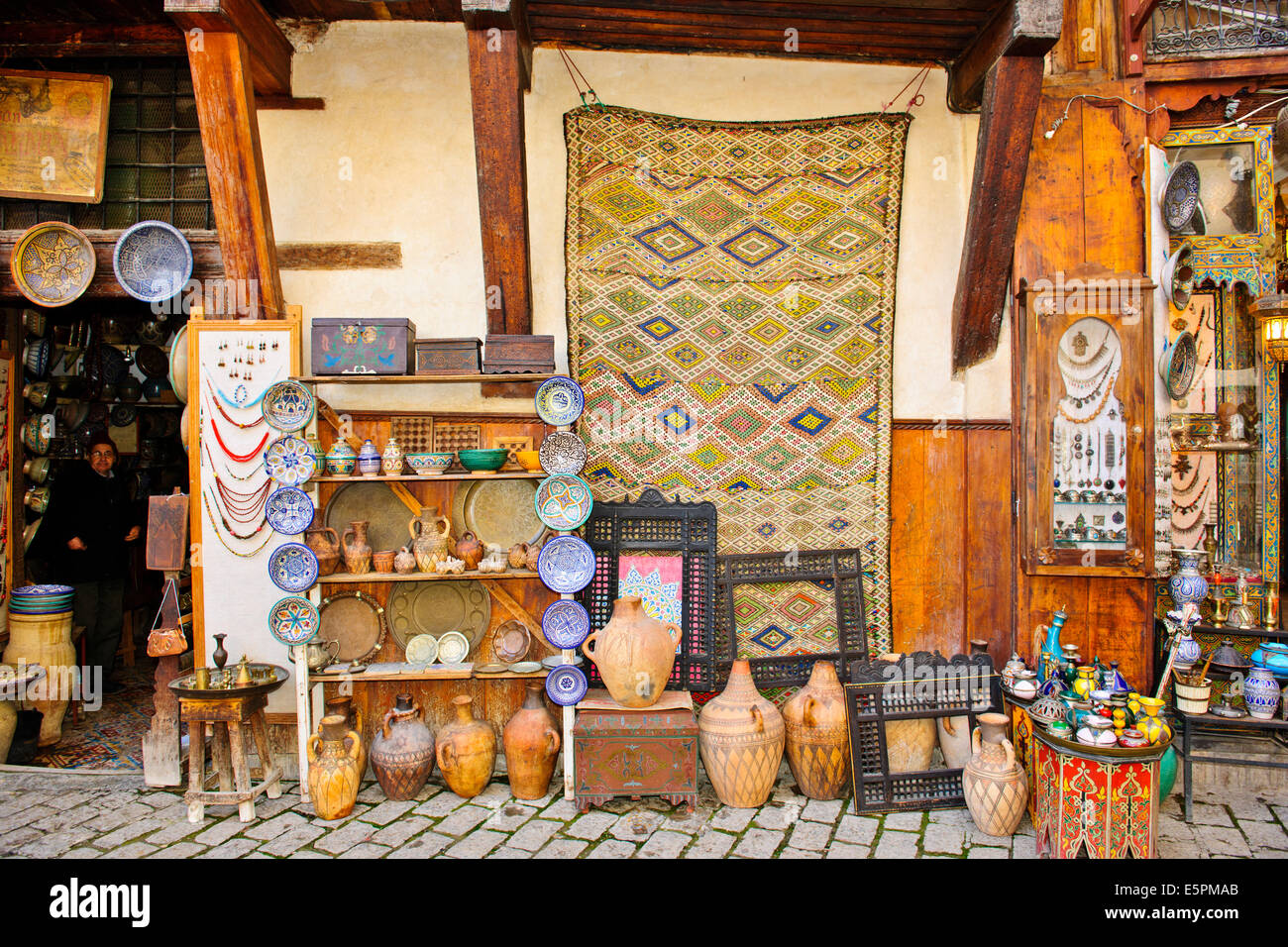 Artefacts marocains Banque de photographies et d’images à haute résolution - Alamy