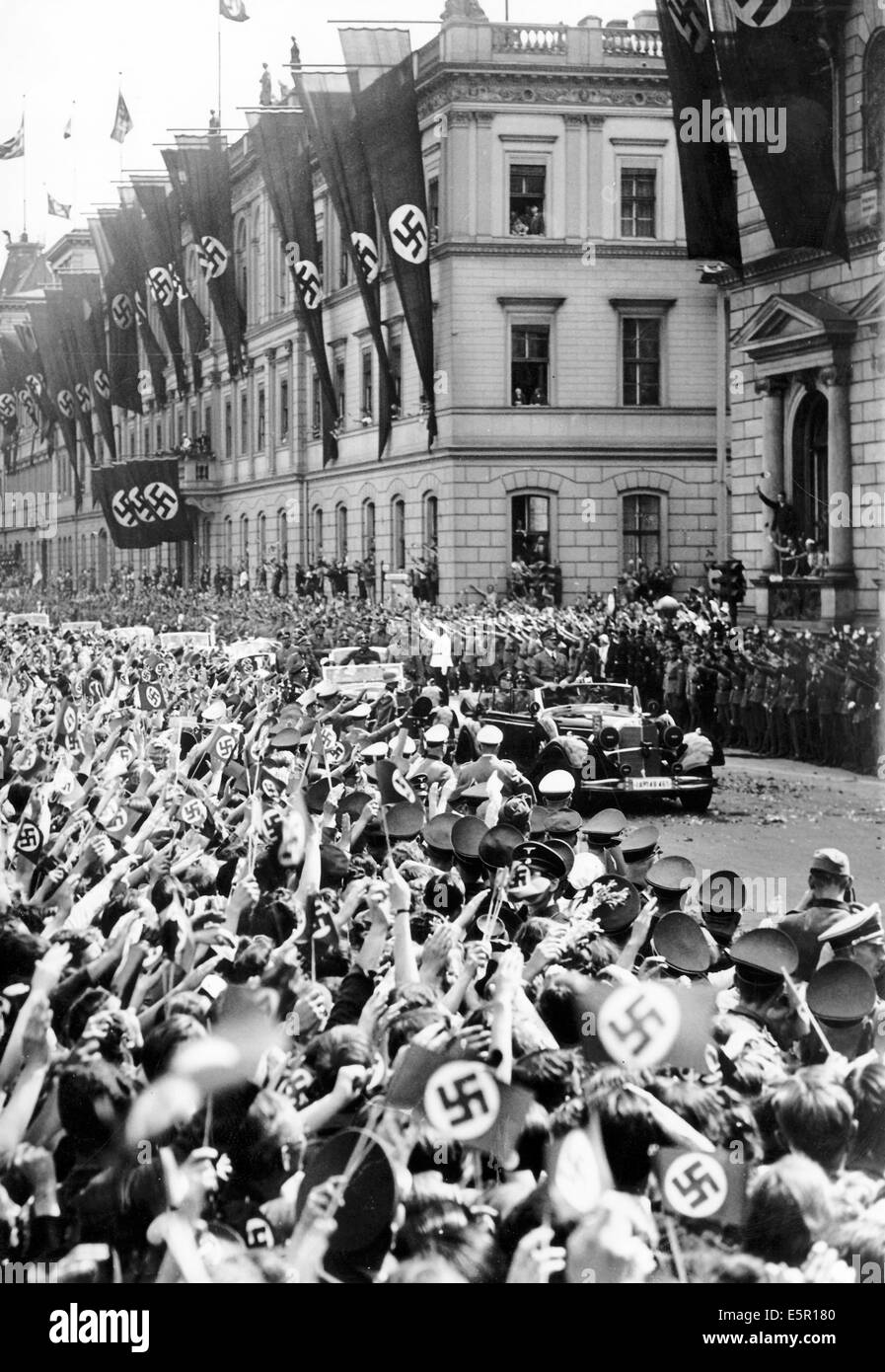 Hitler culte Banque d'images noir et blanc - Alamy