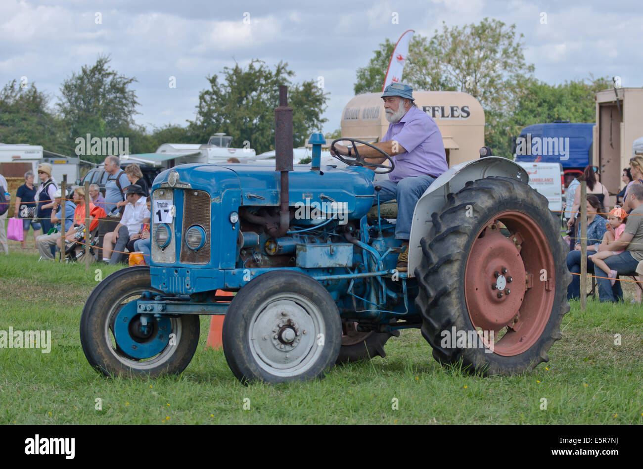 Fordson Super Major 1964 vintage tracteur sur l'affichage à l'argent ...