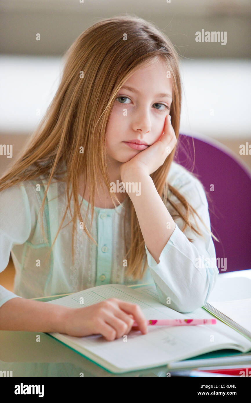 Fille de 9 ans Banque de photographies et d’images à haute résolution ...