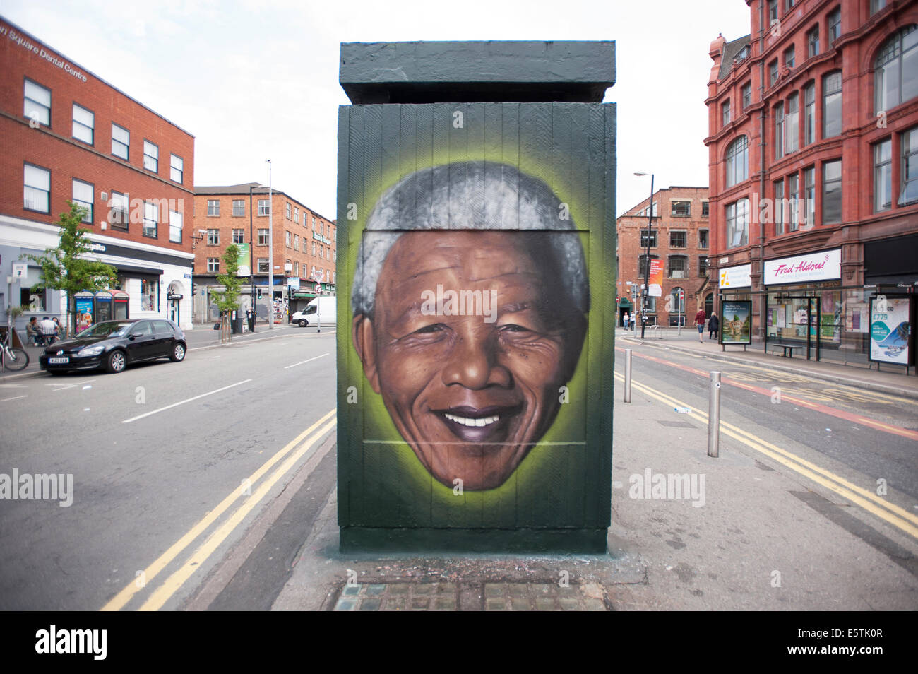 Nelson mandela street art manchester Banque de photographies et d ...