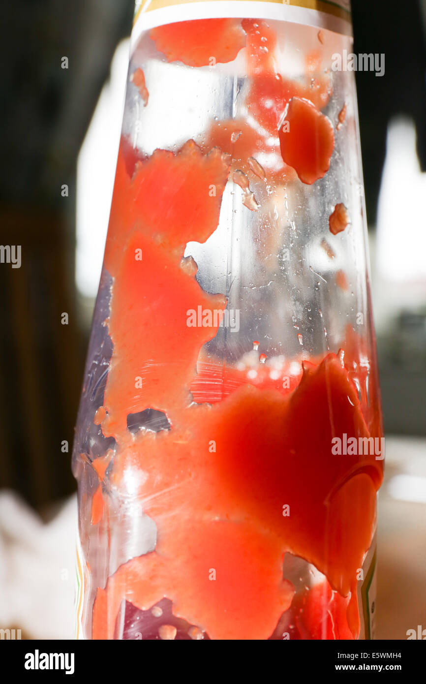 Bouteille de ketchup en plastique Banque de photographies et d’images à ...