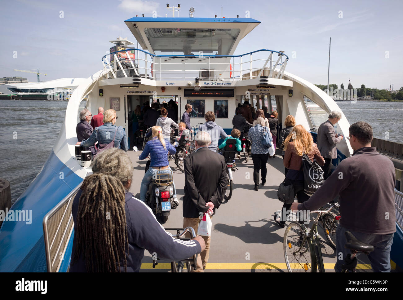 Ij ferry Banque de photographies et d’images à haute résolution - Alamy