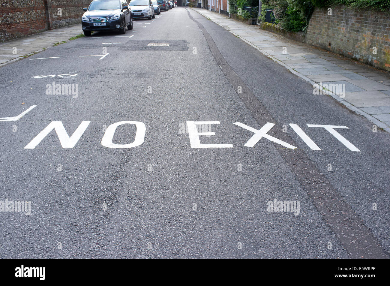 Road markings uk Banque de photographies et d’images à haute résolution ...