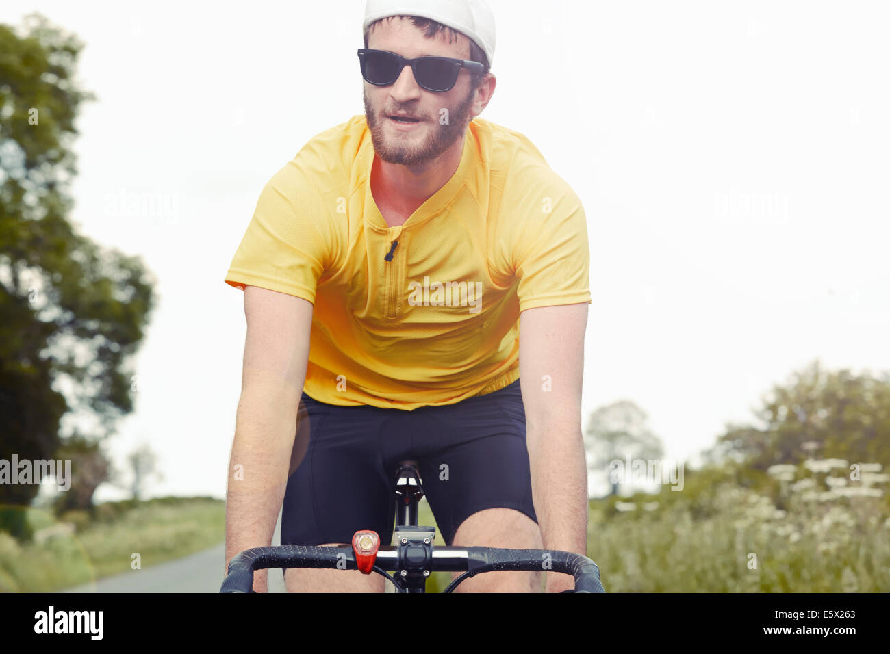 Cycliste sur son vélo Photo Stock - Alamy