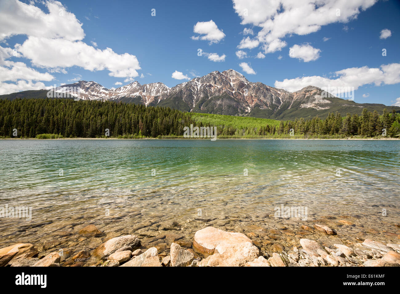 Montagne pyramide Banque de photographies et d’images à haute ...