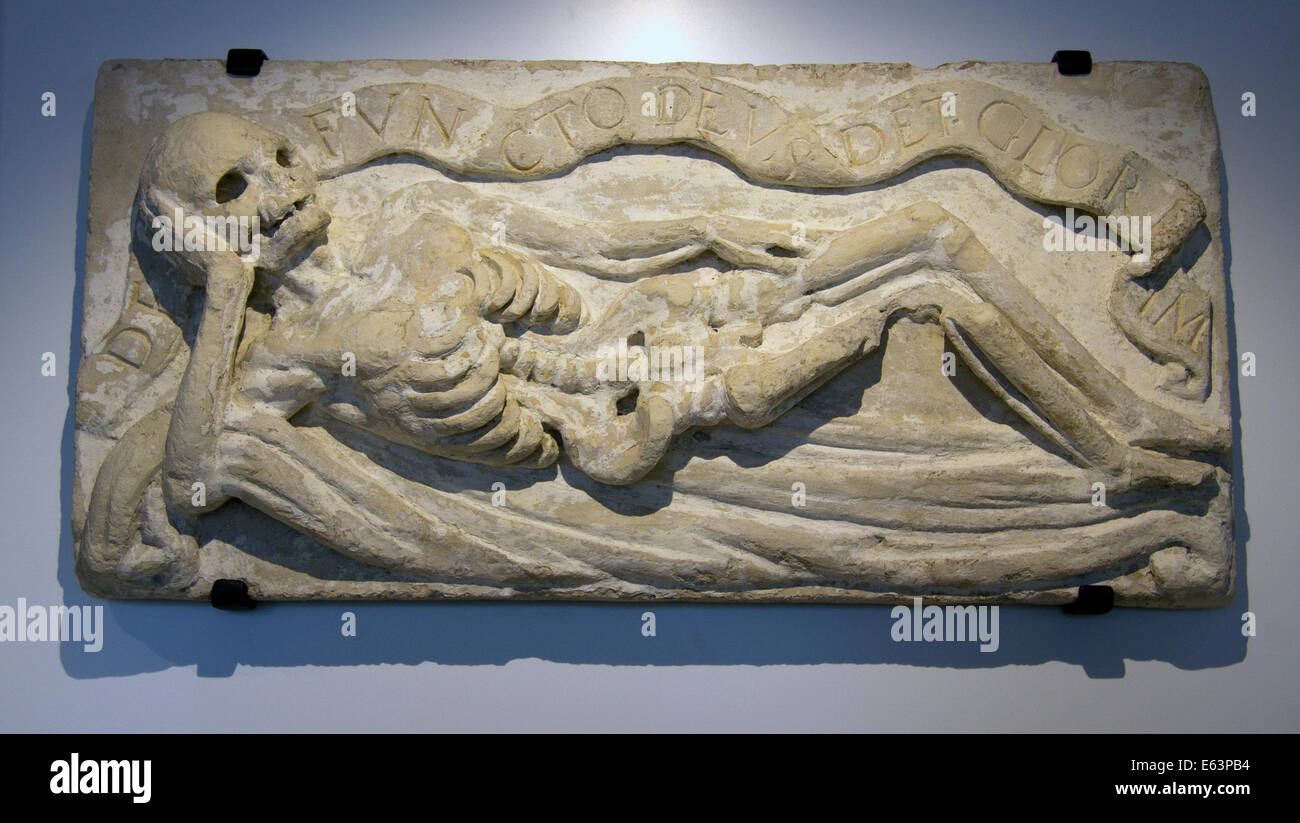 Reclining skeleton Banque de photographies et d’images à haute ...