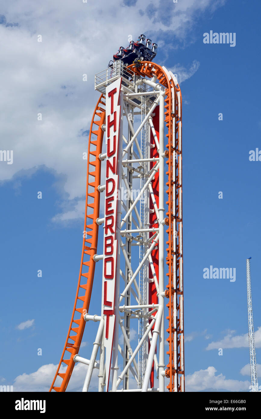 Roller coaster at luna park in coney island Banque de photographies et ...
