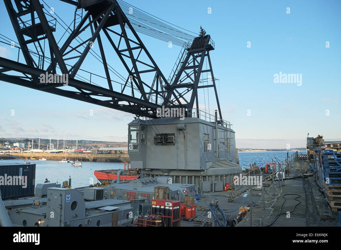 L 'Naples' une barge de 100 tonnes Derrick Photo Stock - Alamy