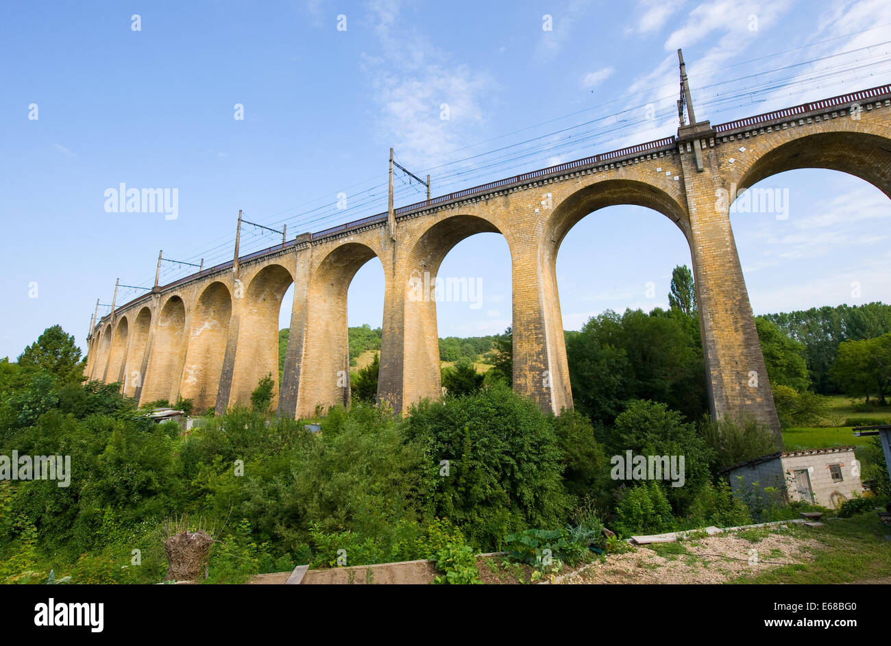 Viaduc ferroviaire france Banque de photographies et d’images à haute ...