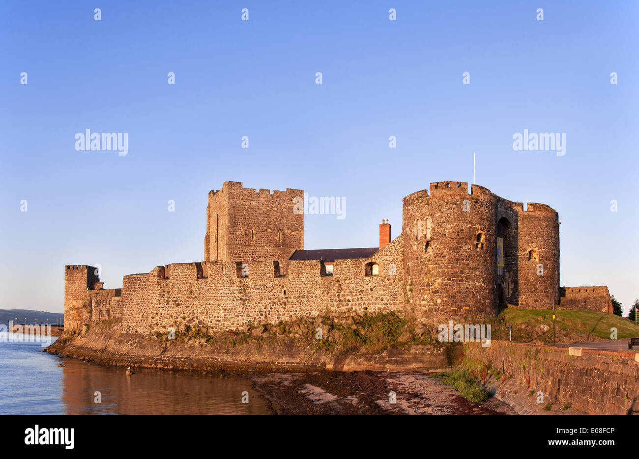 Cité médiévale du château normand à Carrickfergus (Irlande du Nord Photo Stock - Alamy