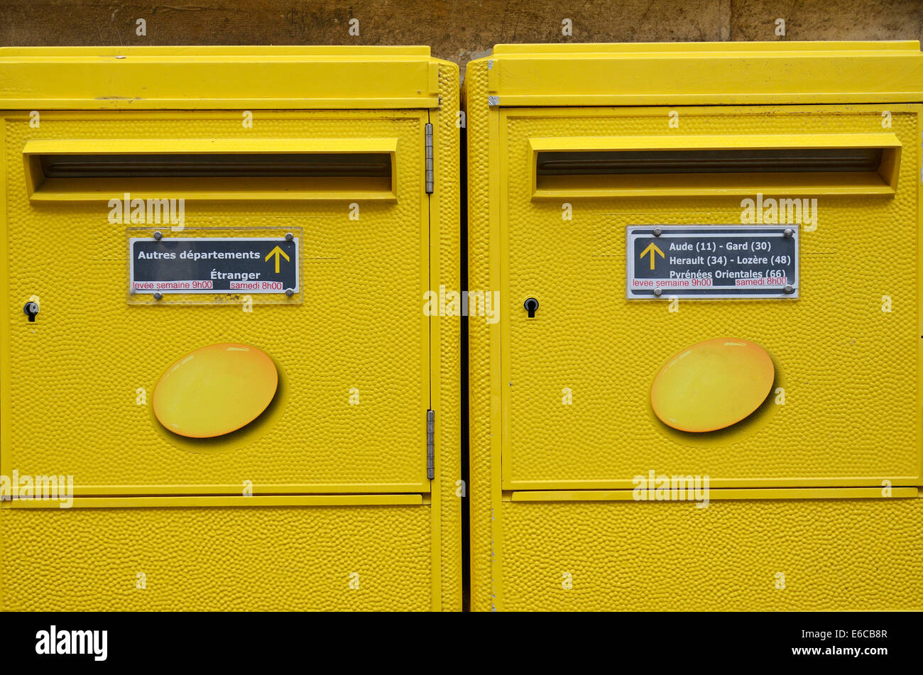 Boîte aux lettres jaune français Banque de photographies et d’images à ...