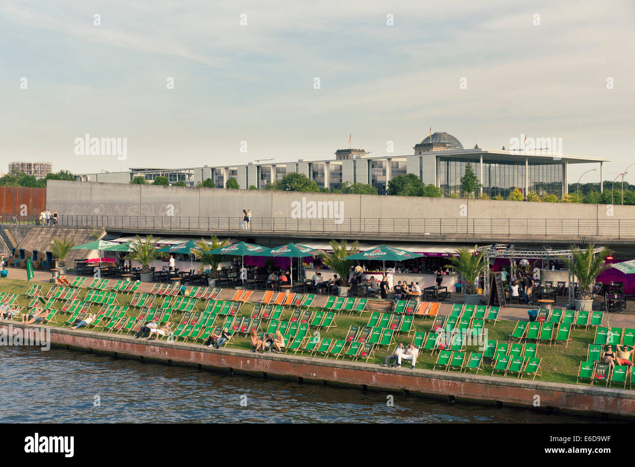Spreebogen bar Banque de photographies et d’images à haute résolution ...