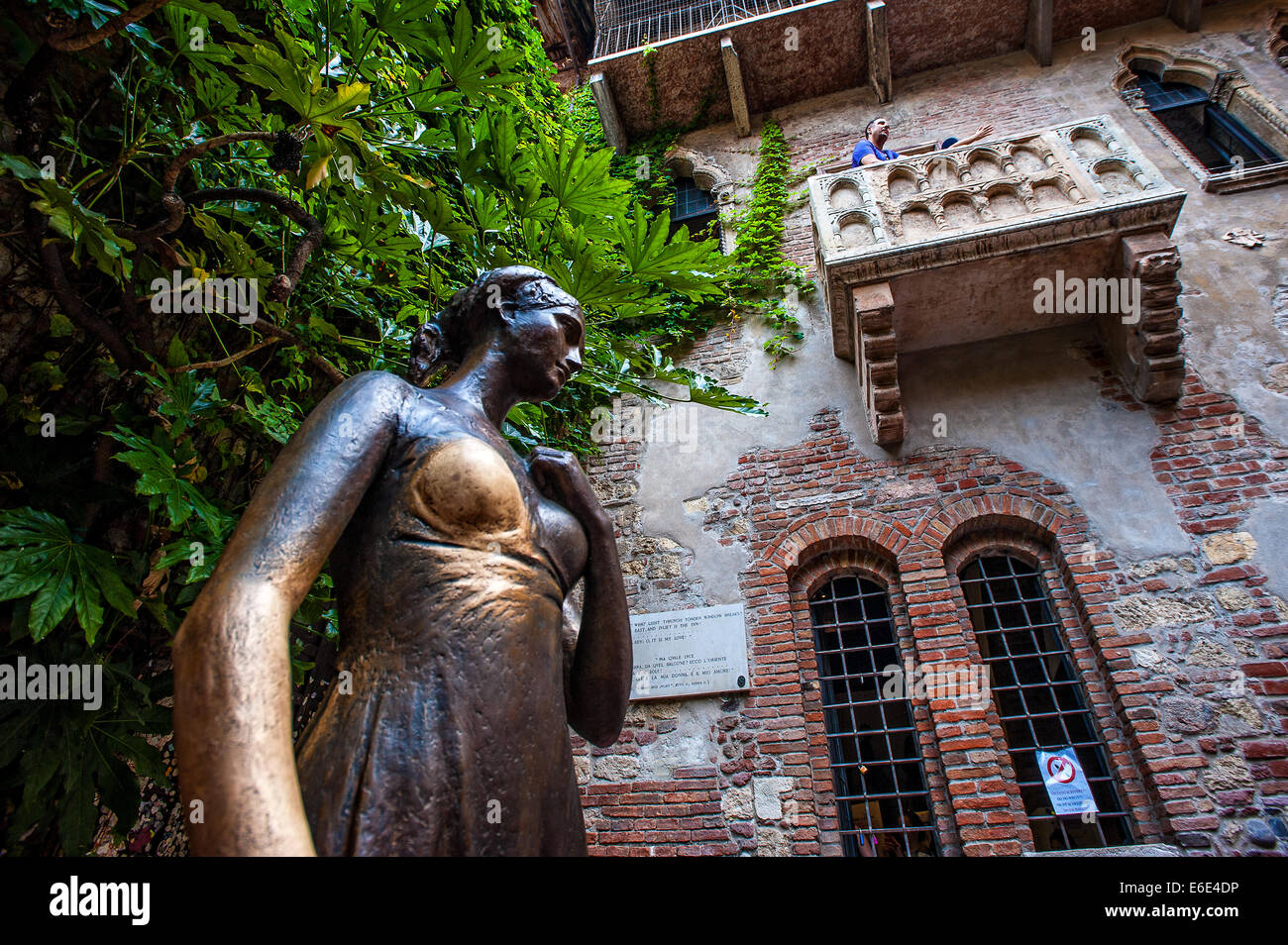 Statue de romeo et juliette Banque de photographies et d’images à haute ...