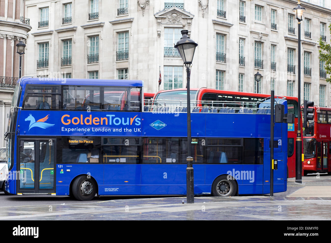 Golden tours bus Banque de photographies et d’images à haute résolution ...