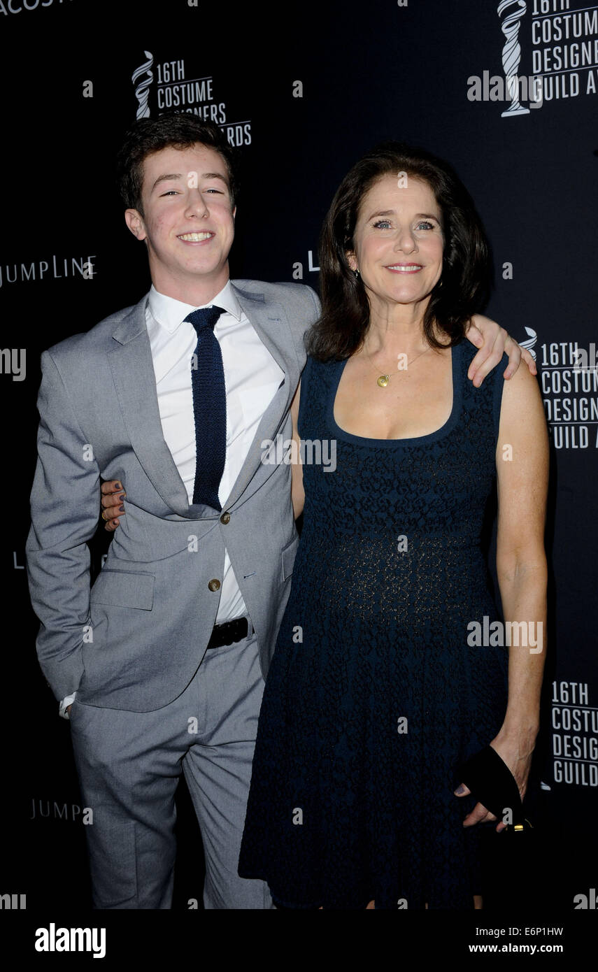 Debra winger and son Banque de photographies et d’images à haute ...