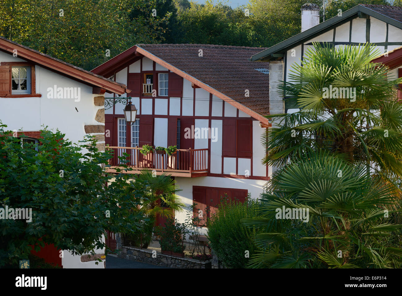 La France, l'Atlantic-Pyrenees(64), pays Basque, Ainhoa village, ses ...