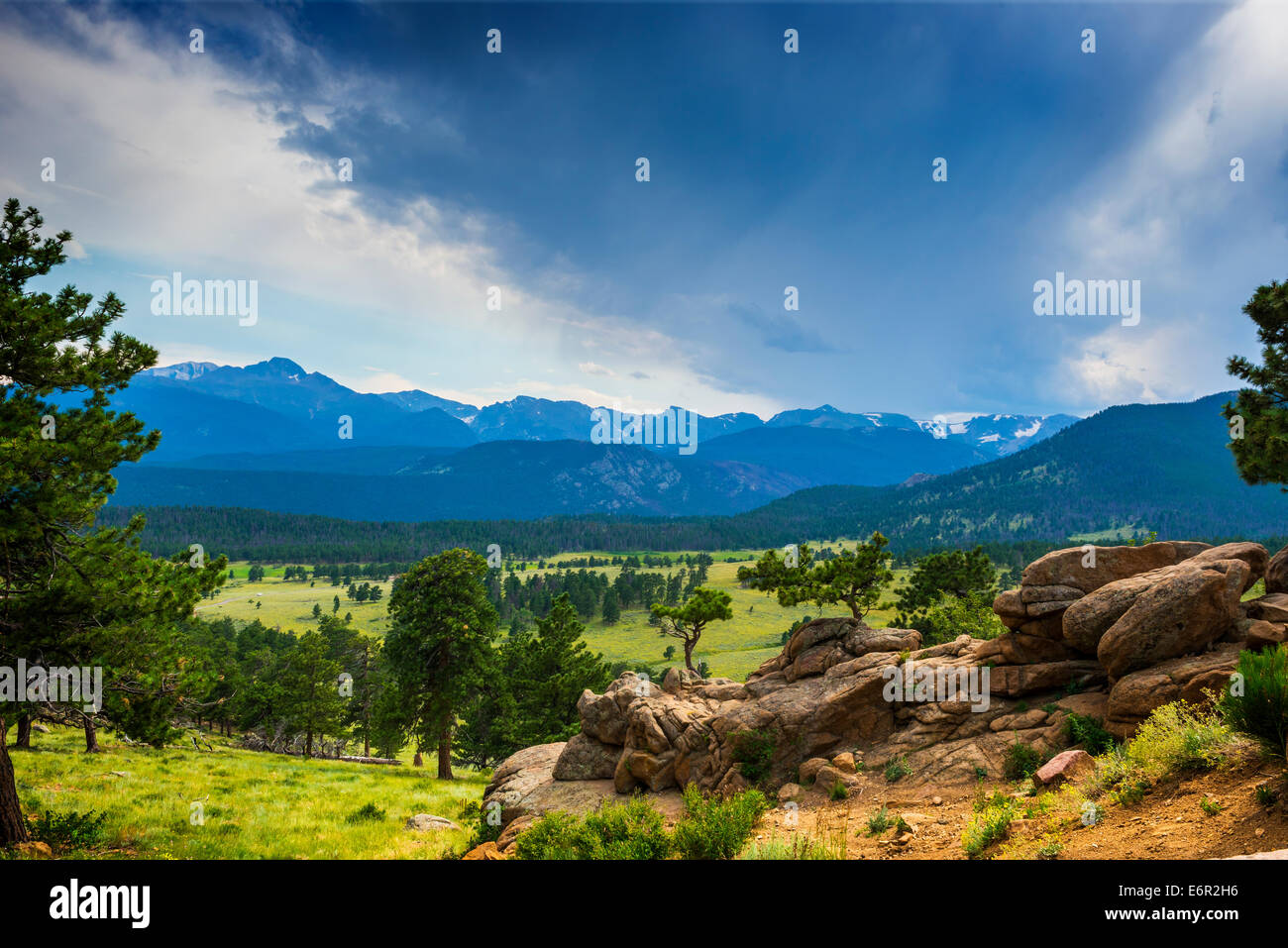 Paysage de montagne rocheuse Banque de photographies et d’images à ...