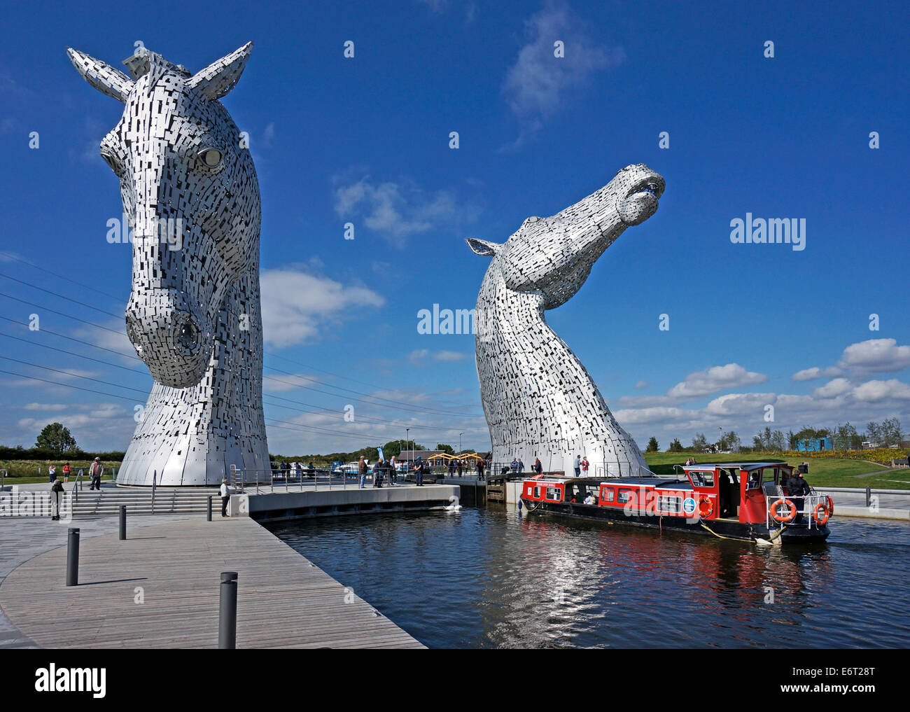 Bateau cuillère en bois mouette a tourné dans le bassin à l'Kelpies à l ...