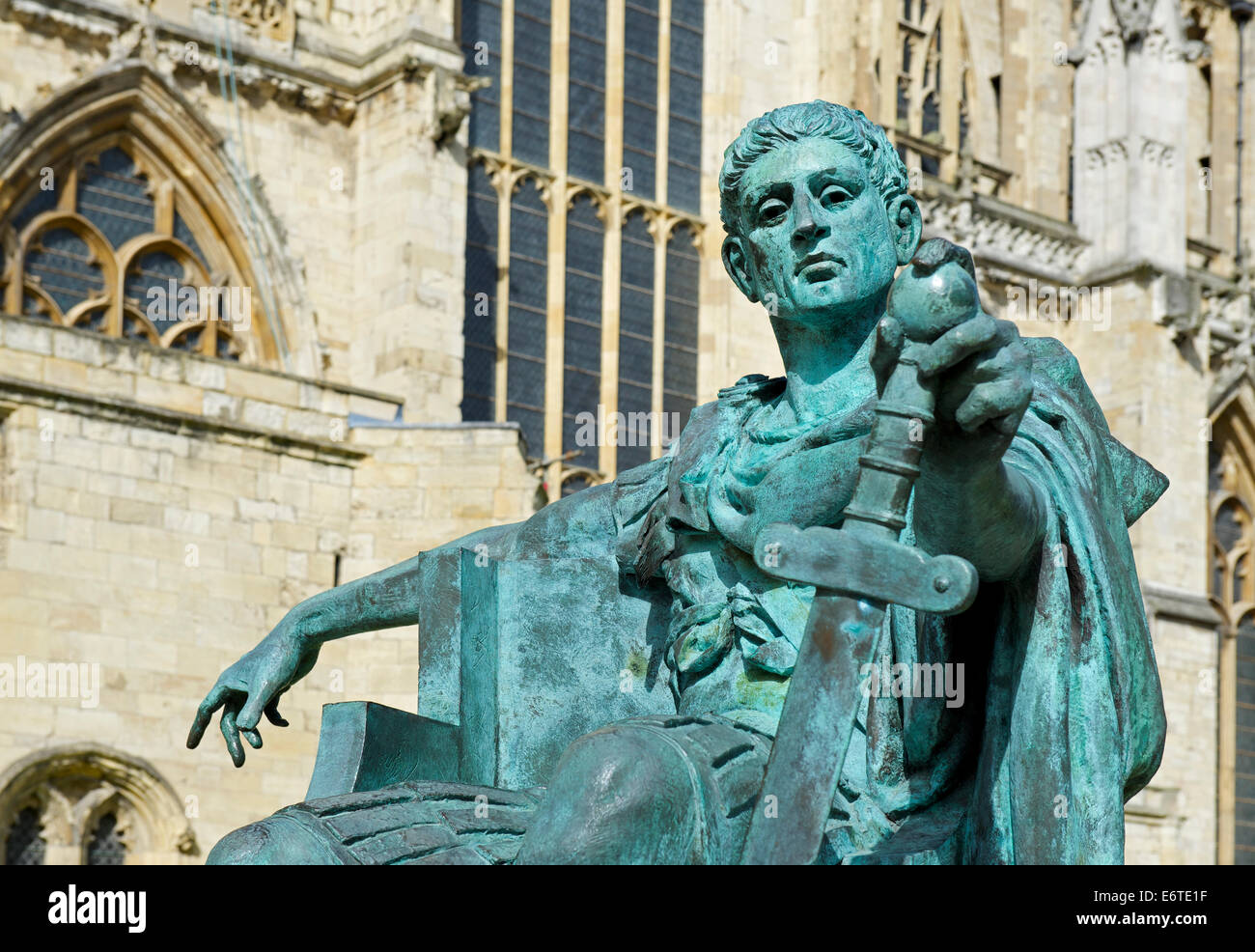 Statue de l'empereur romain constantine Banque de photographies et d ...