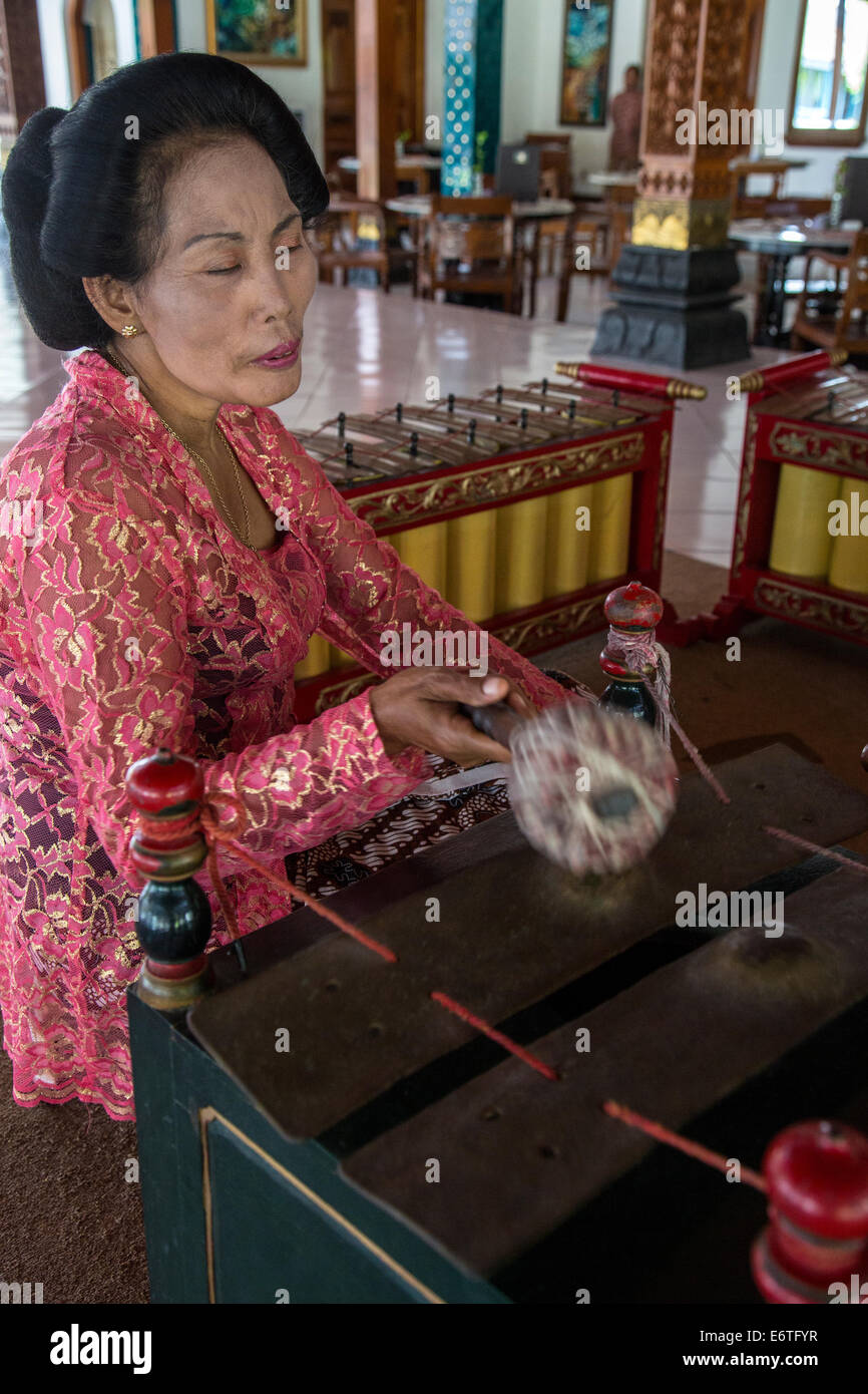 Femme javanaise Banque de photographies et d’images à haute résolution ...
