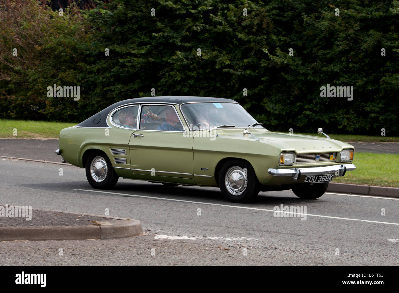 Ford Capri Mk1 voiture sur la Fosse Way road, Warwickshire, UK Photo ...