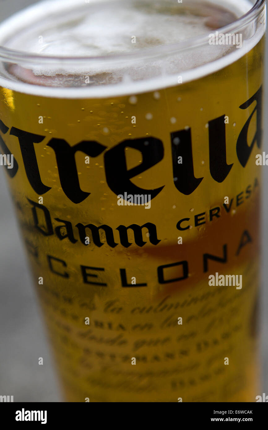 Estrella damm Banque de photographies et d’images à haute résolution ...