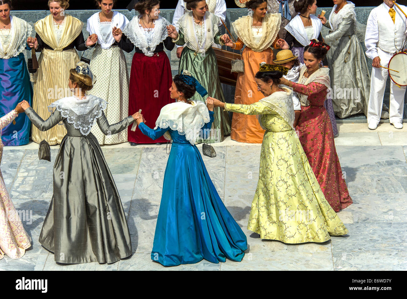 France danse folklorique Banque de photographies et d’images à haute ...