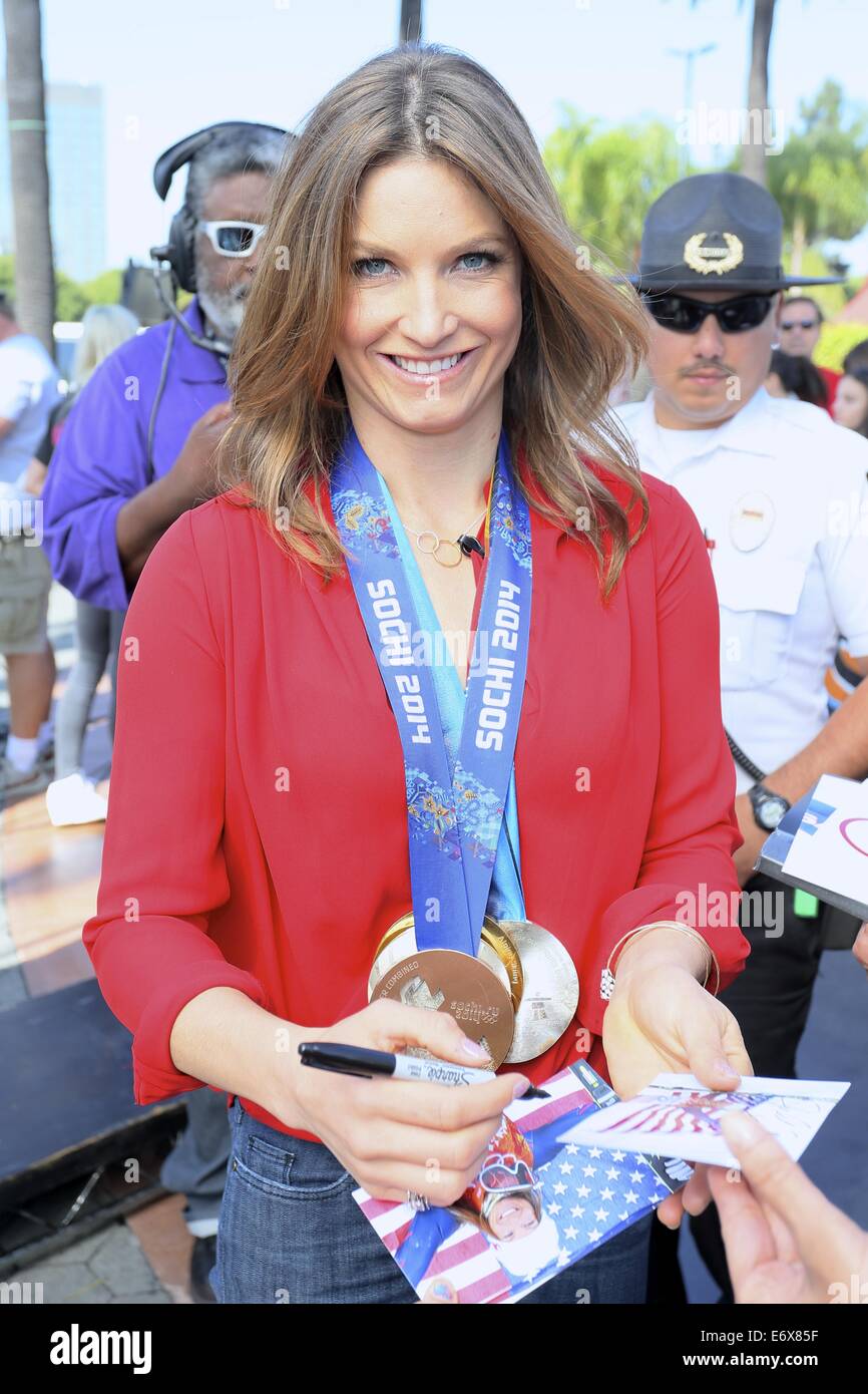 Julia Mancuso vu à Universal Studios pour une interview avec Maria ...